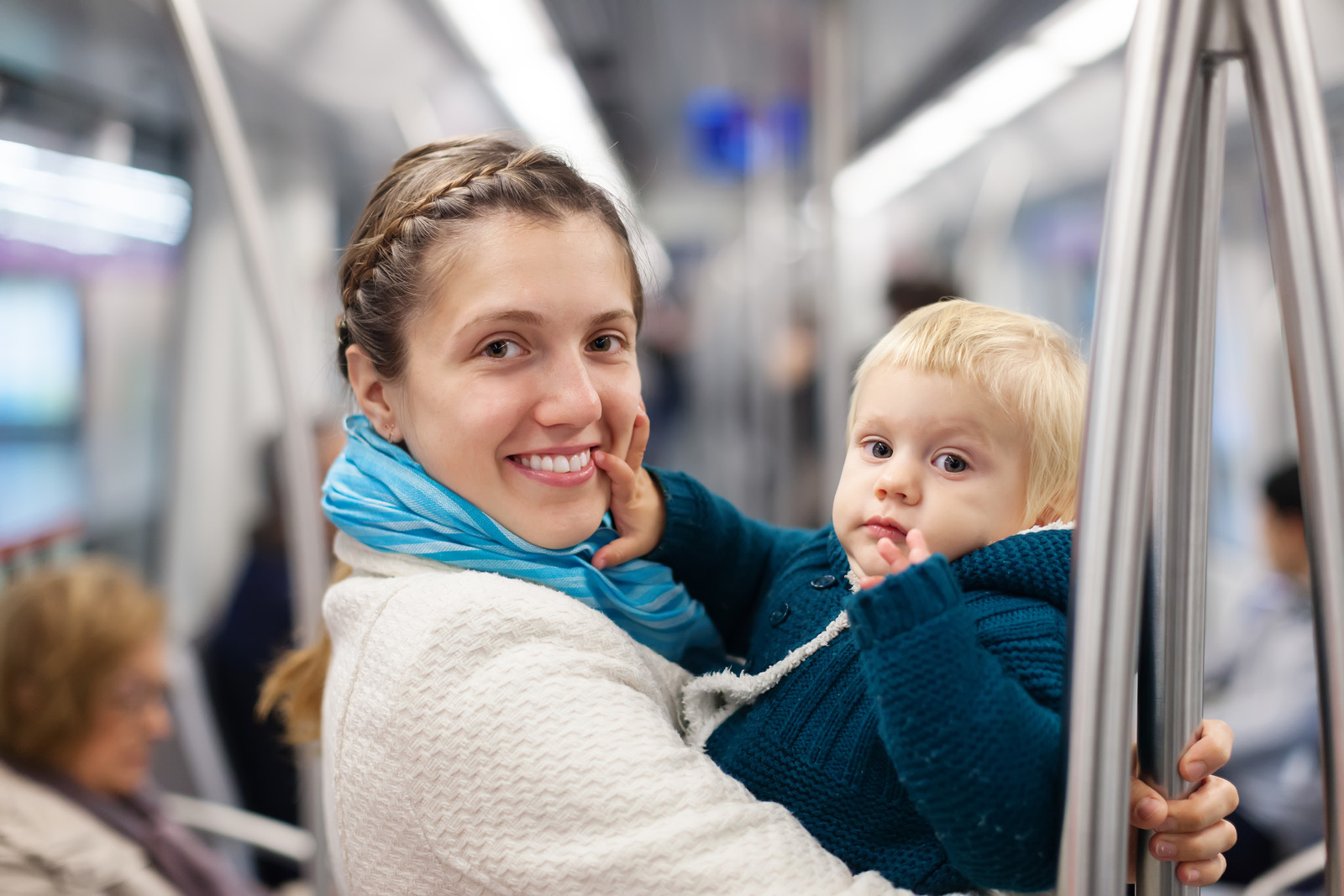 smiling mom and kid on transit - Transportation Riders United
